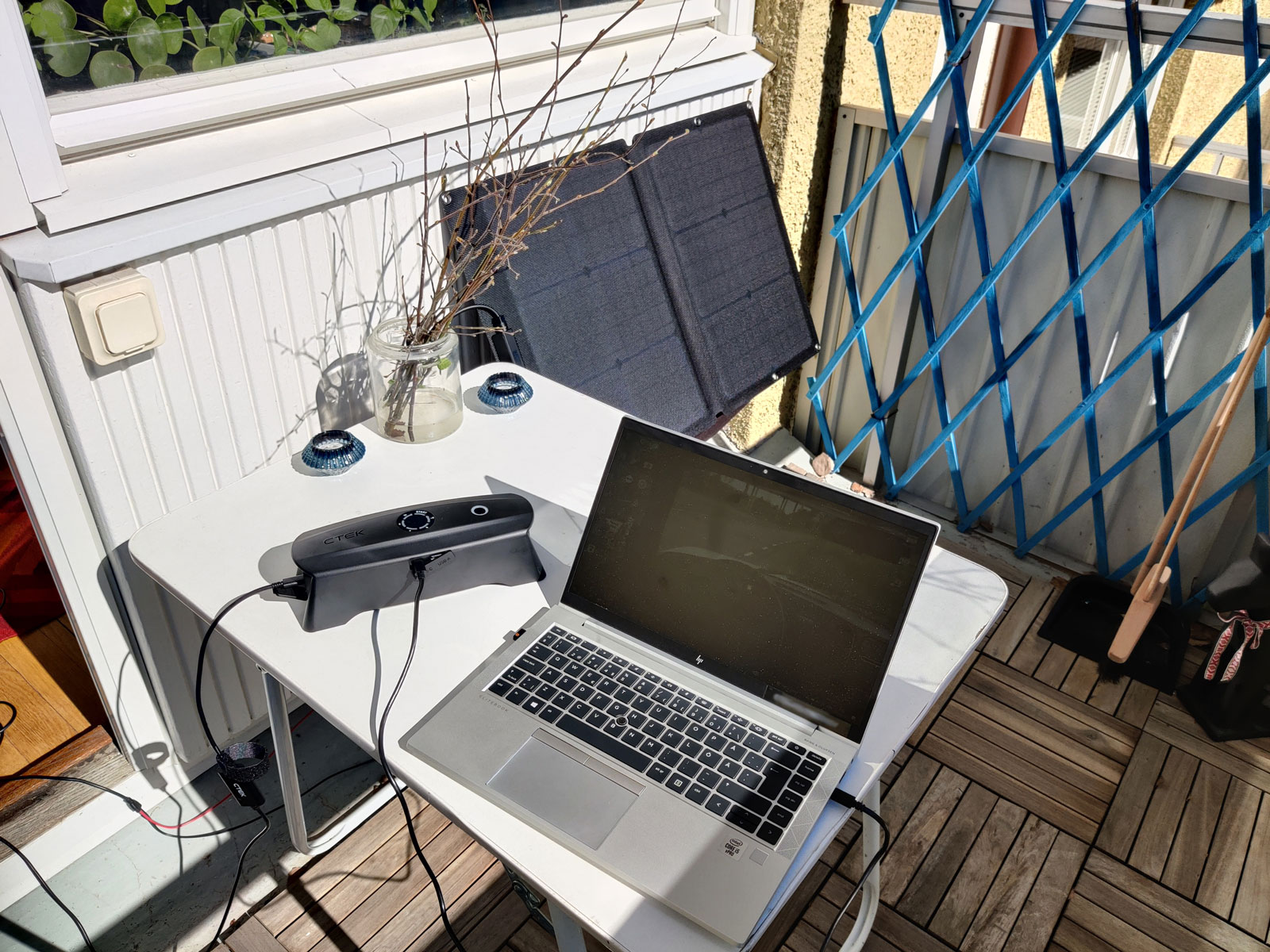 Laptops go carbon free, with CS FREE | ctek.com